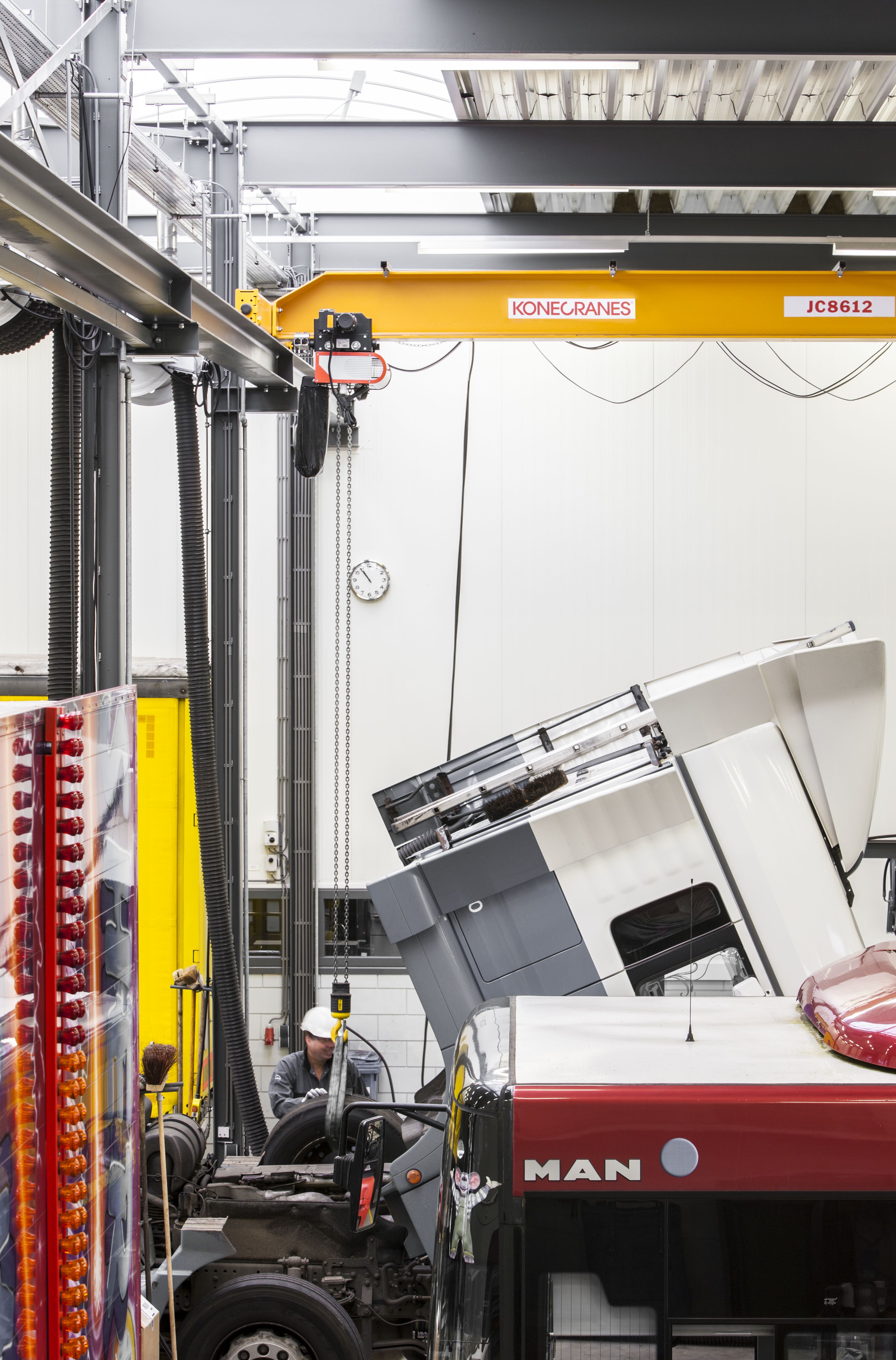 Konecranes unveils the powerful new CLX chain hoist crane which ...